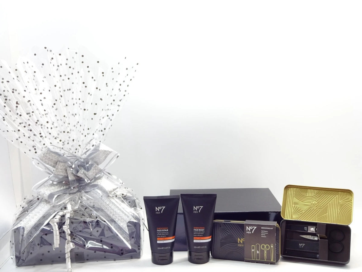 No7 Men's Gift Set Luxury Grooming Kit & Skincare Gift Hamper For Him ...